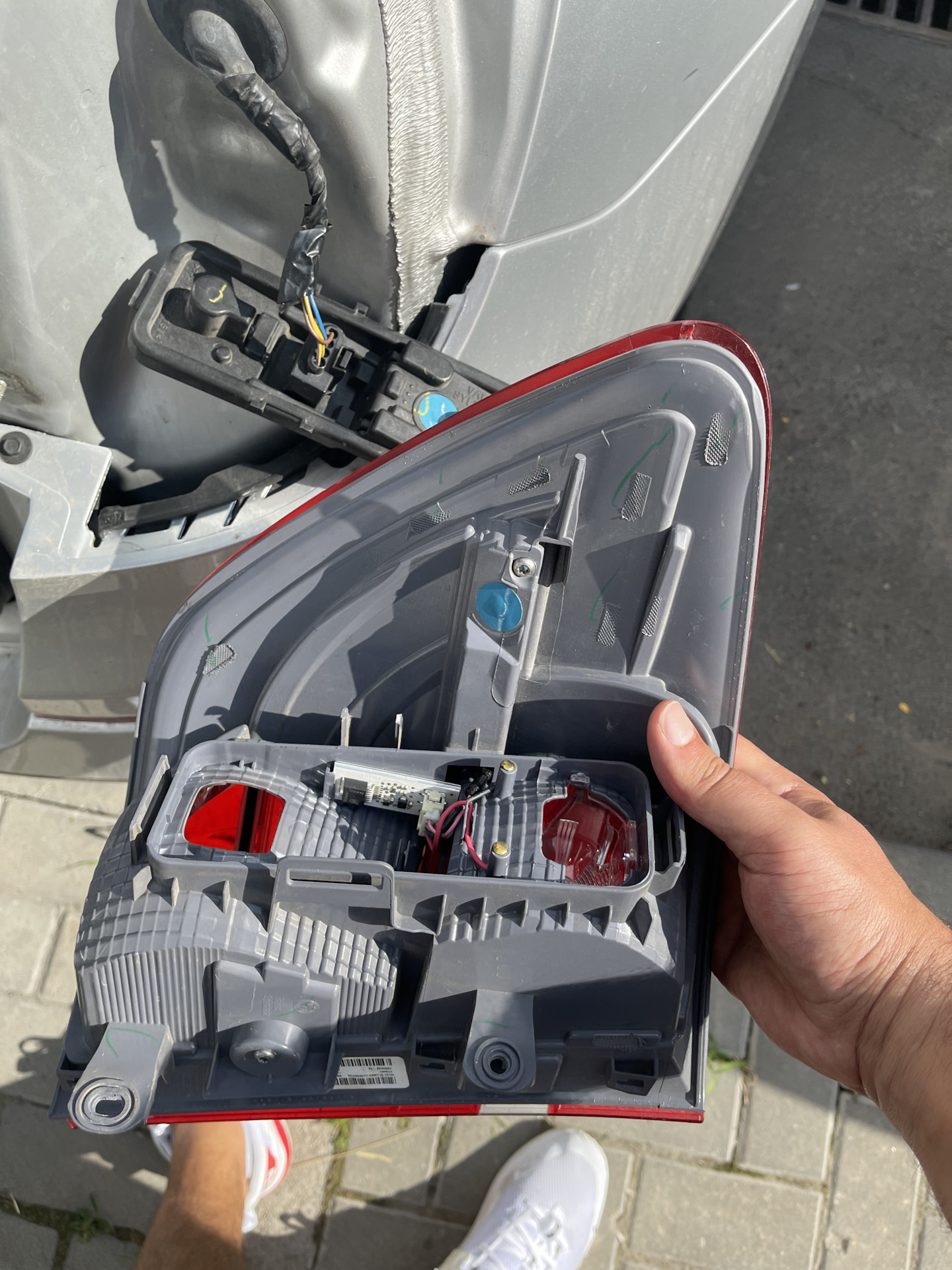 Замена платы заднего фонаря — BMW X3 (F25), 2 л, 2013 года ...