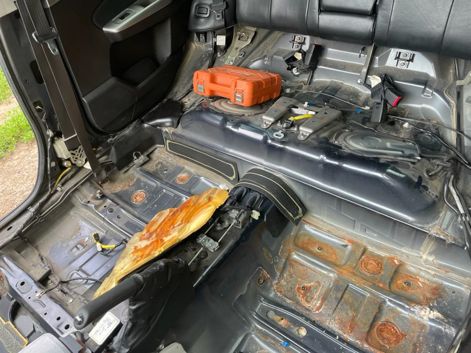 Удалил ржу в салоне — Subaru Forester (SH), 2,5 л, 2008 года | кузовной ...