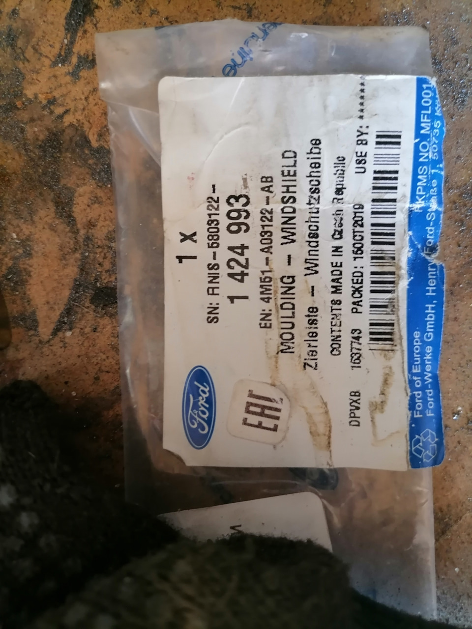 1424993 Уплотнитель (молдинг) лобового стекла-нижний / Focus-II Ford ...