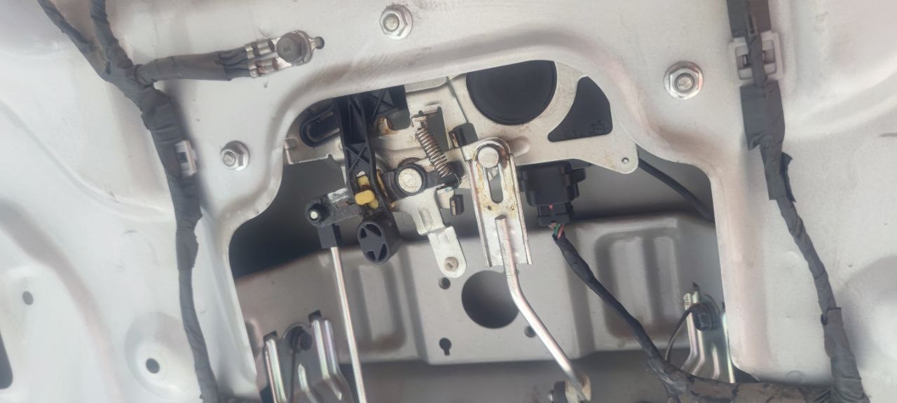 Заскрипел привод 5-й двери — Hyundai Grand Starex, 2,5 л, 2008 года ...