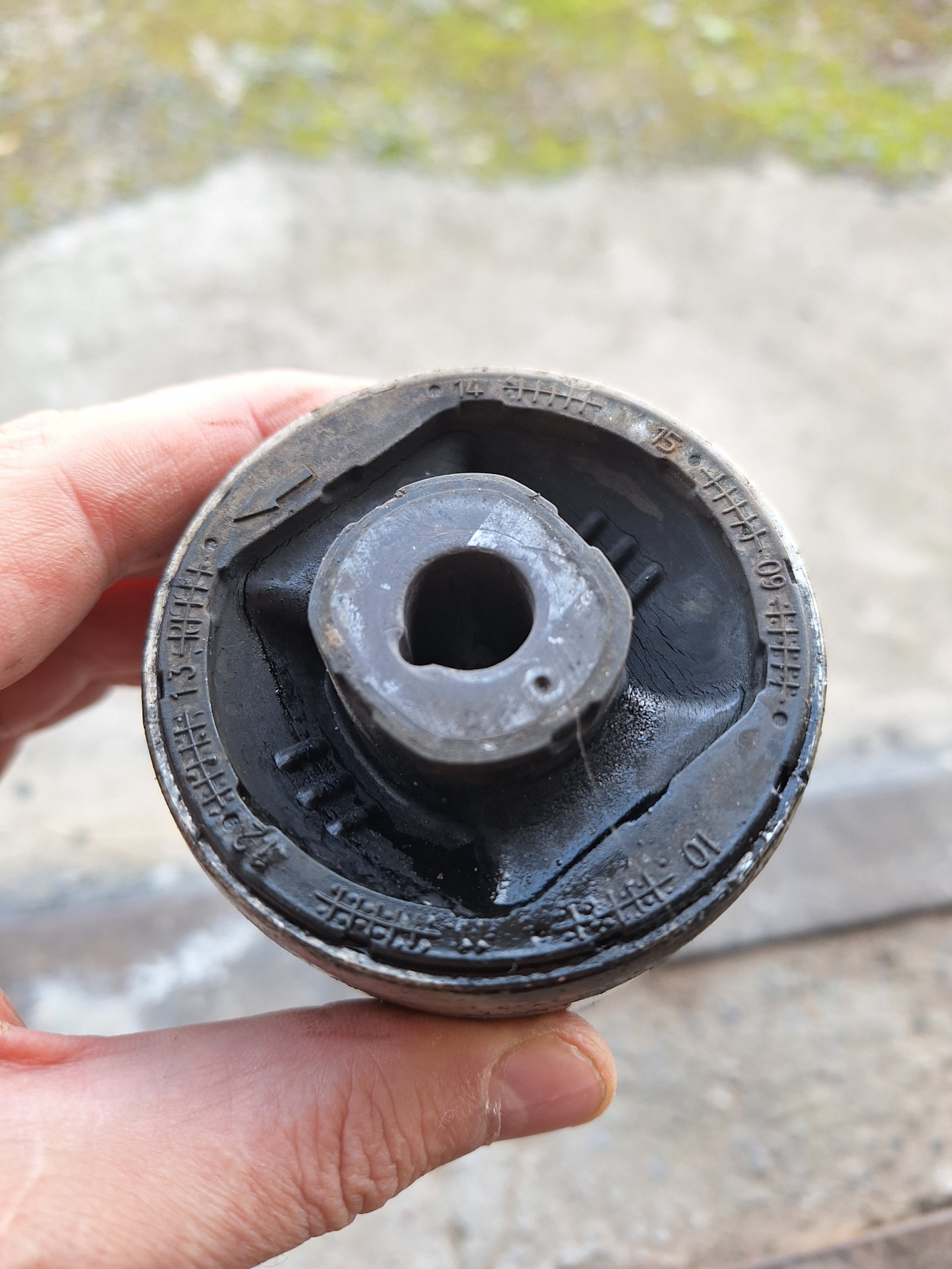 Замена сайлент-блока переднего нижнего подруливающего рычага — Audi Q5 ...