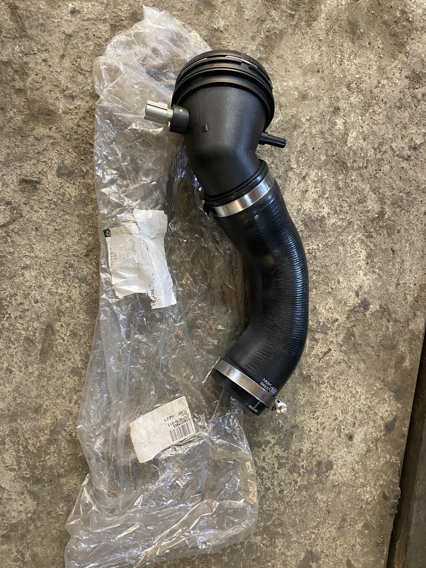 Замена патрубка Интеркулера LR022663 — Land Rover Range Rover (3G), 4,4 ...