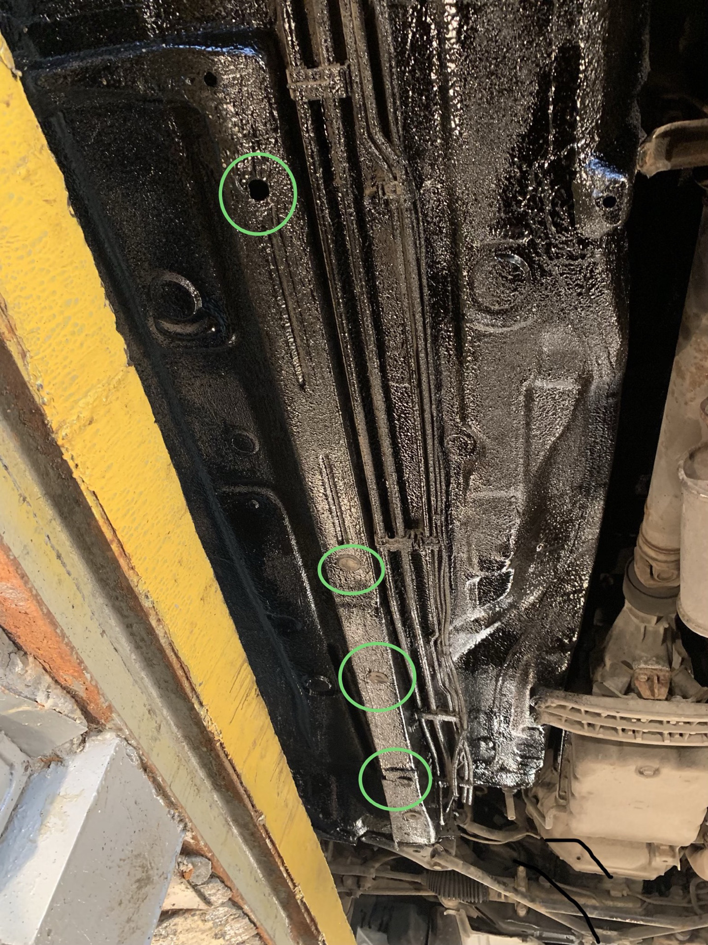 Заглушки порогов и лонжеронов — Toyota Mark II (110), 2 л, 2002 года ...