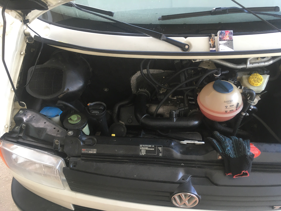 Замена прокладок маслоналивной горловины AJT — Volkswagen Transporter ...