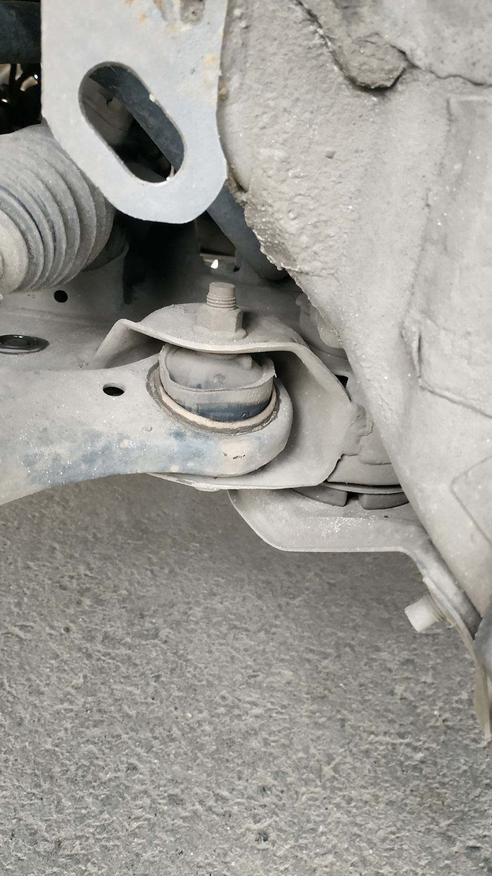 Замена передних рычагов + подушки двс.(оригинал) — Toyota Camry (XV40 ...