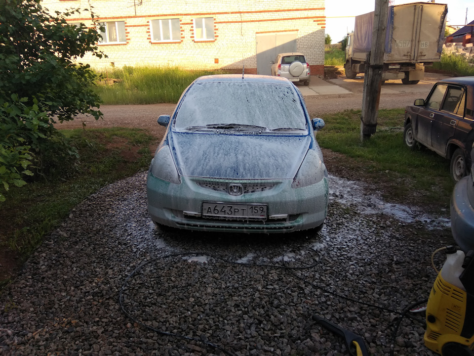 Холодный воск после мойки, 250 500 км. — Honda Fit (1G), 1,5 л, 2002 ...