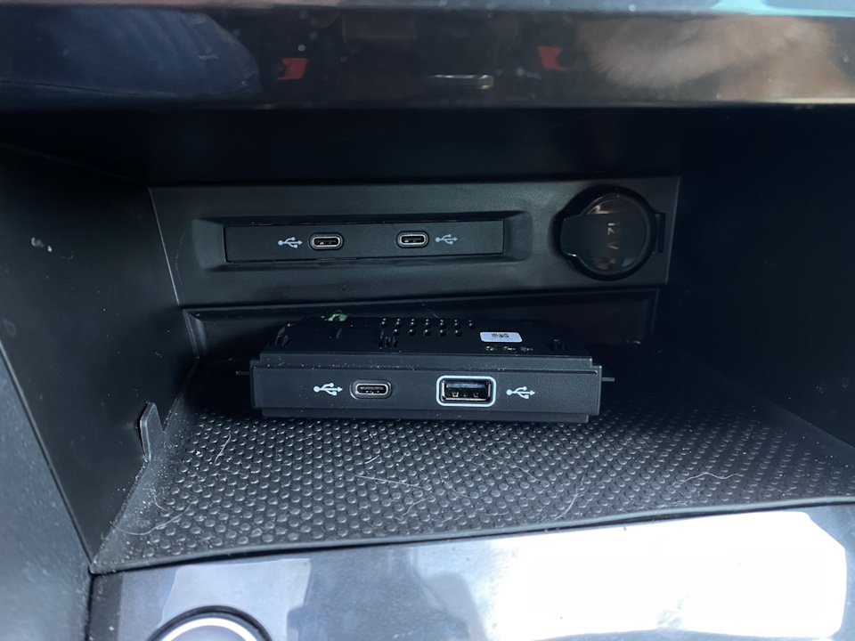 Панель USB + Type-C для MIB3 (рестайл) — Volkswagen Tiguan (2G), 2 л ...