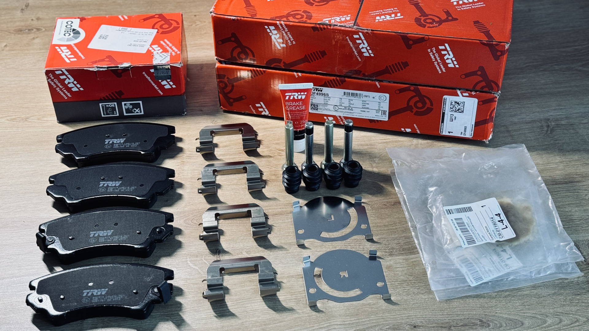 Замена передних тормозных дисков и колодок TRW — Opel Insignia (1G), 1 ...