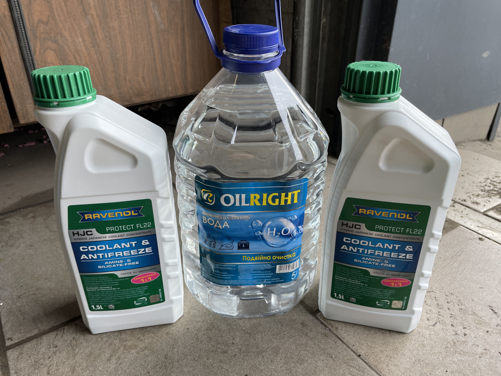 Замена радиатора и антифриза — Nissan Tiida (1G), 1,6 л, 2008 года ...