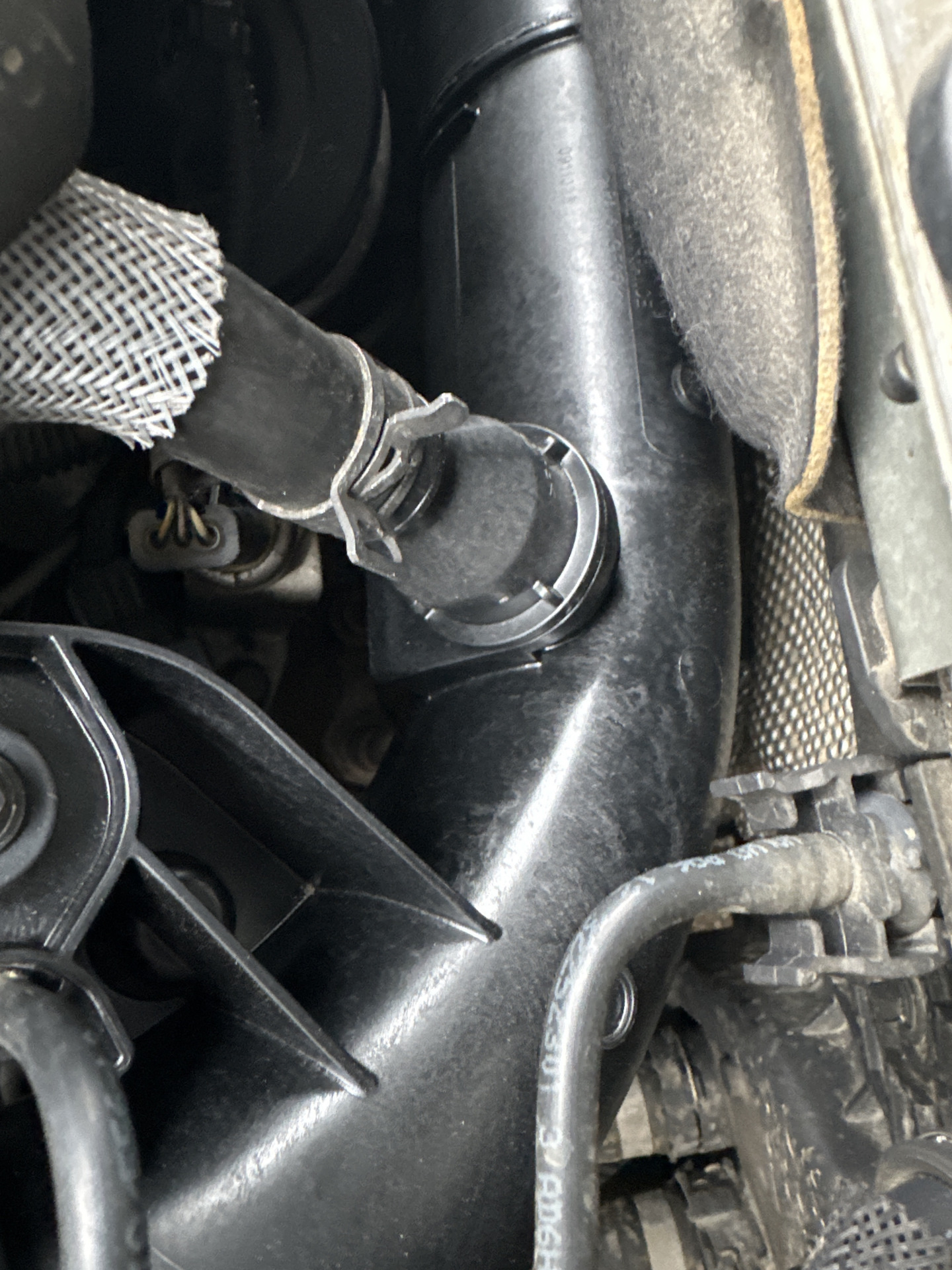 Замена патрубка и фонаря — Volvo V90 Cross Country, 2 л, 2019 года ...