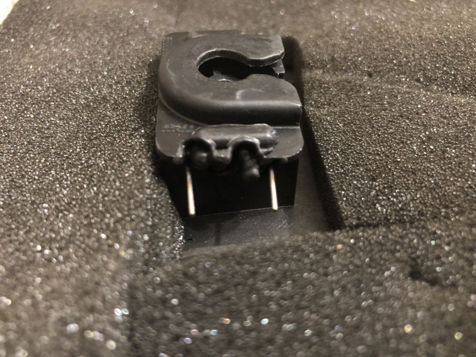 Ремонт креплений обшивки дверной карты. — Volkswagen Passat CC, 2 л ...