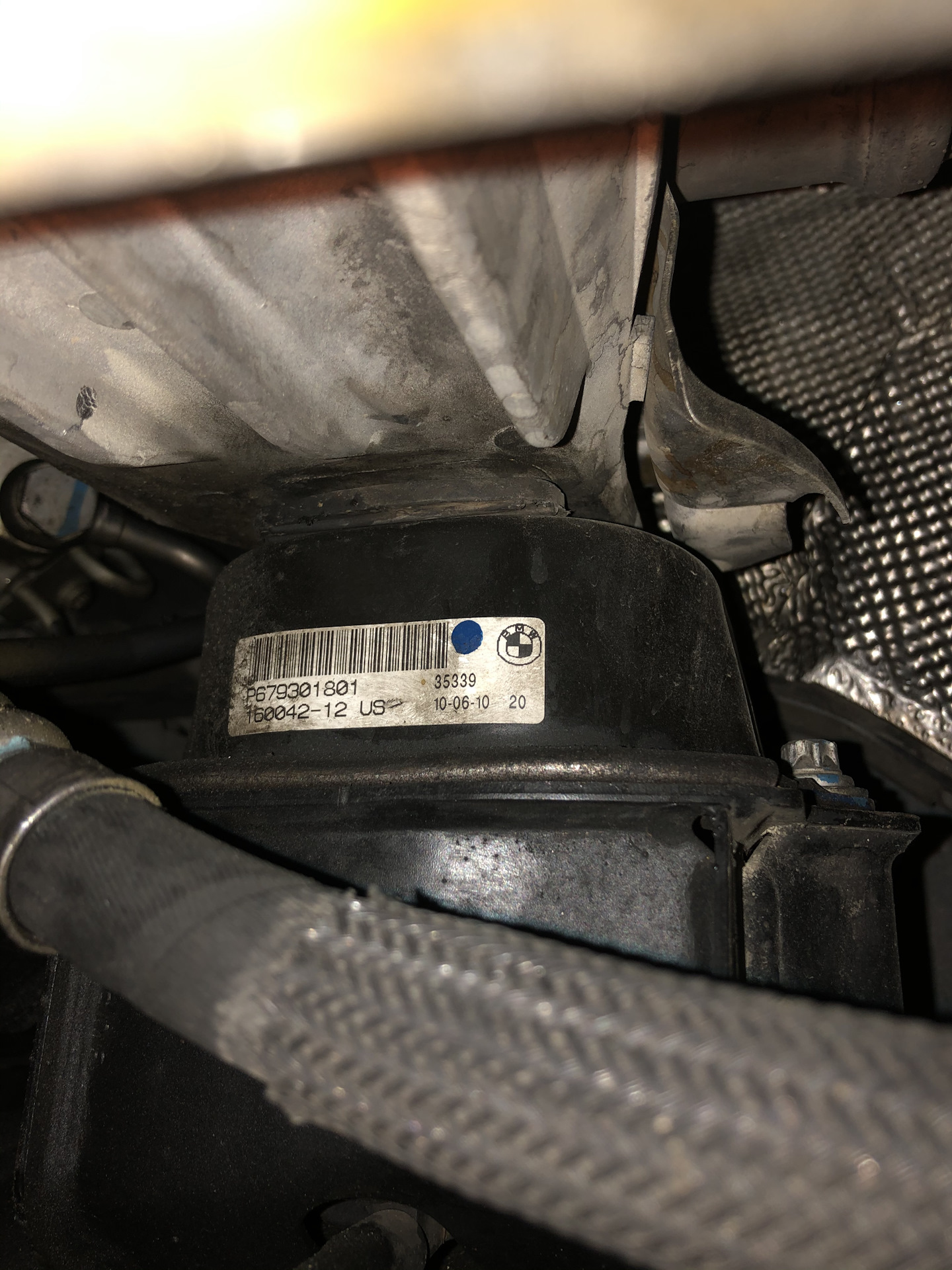 Все село: аккумулятор и подушки двигателя. — BMW X5 (E70), 3 л, 2010 ...