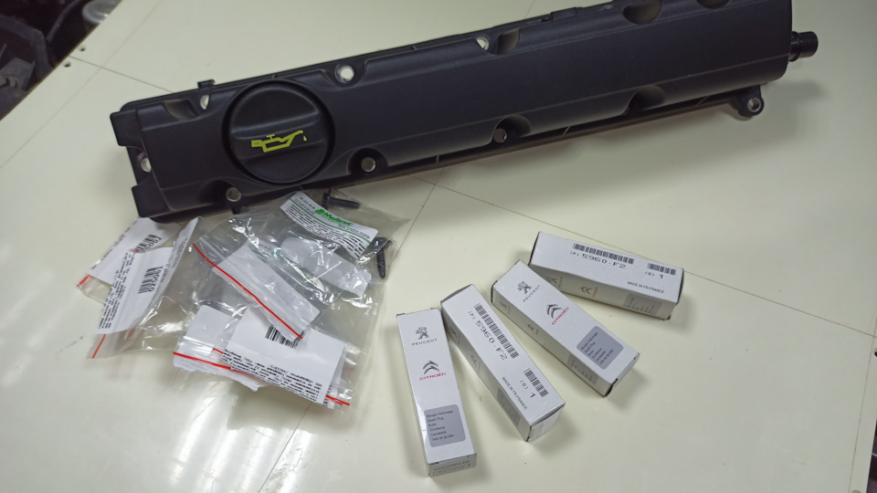 #95 Замена свечей зажигания, передней клапанной крышки — Peugeot 307 SW ...