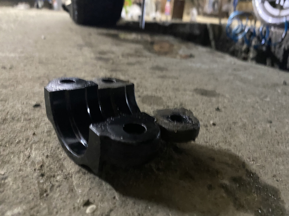 Замена втулок стабилизатора — Toyota Land Cruiser Prado 150-series, 2,8 ...