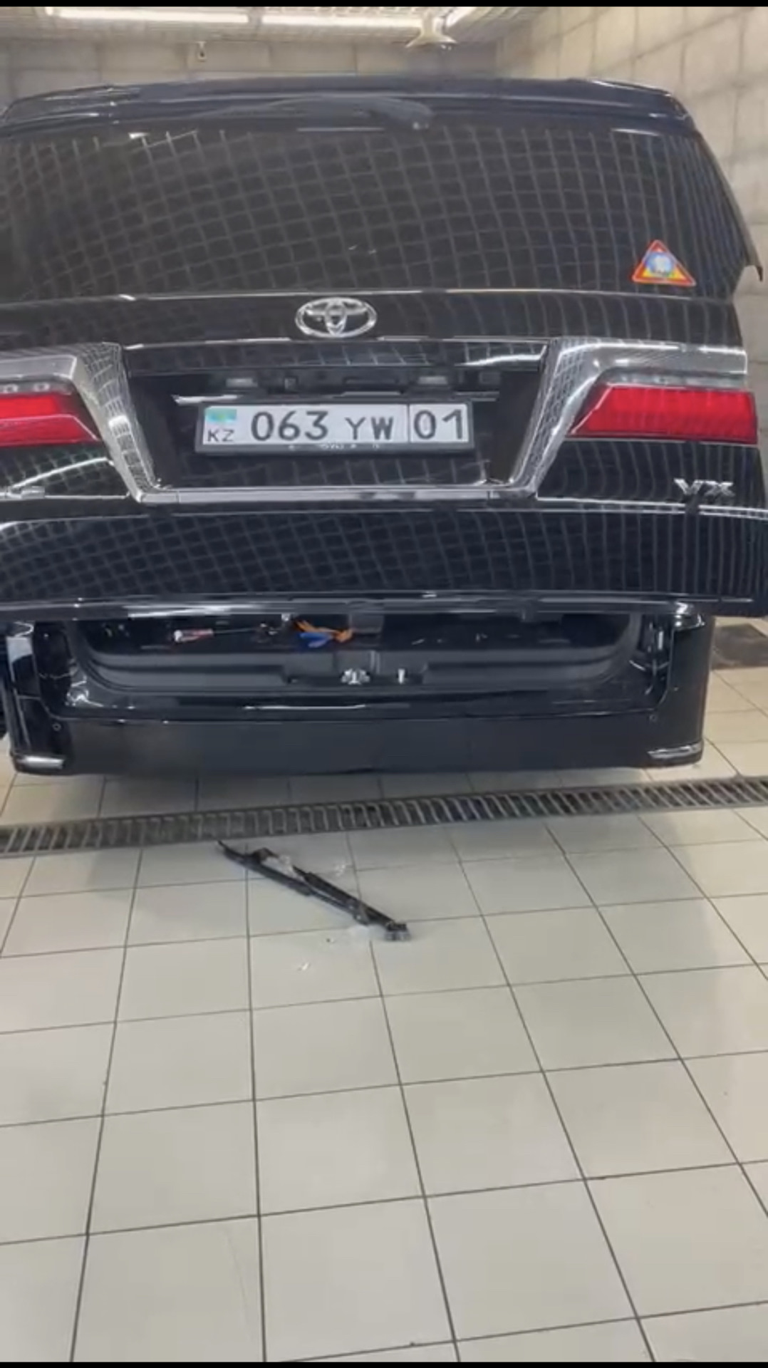 Реализовали электро открывание двери багажника — Toyota HiAce (H300), 2 ...
