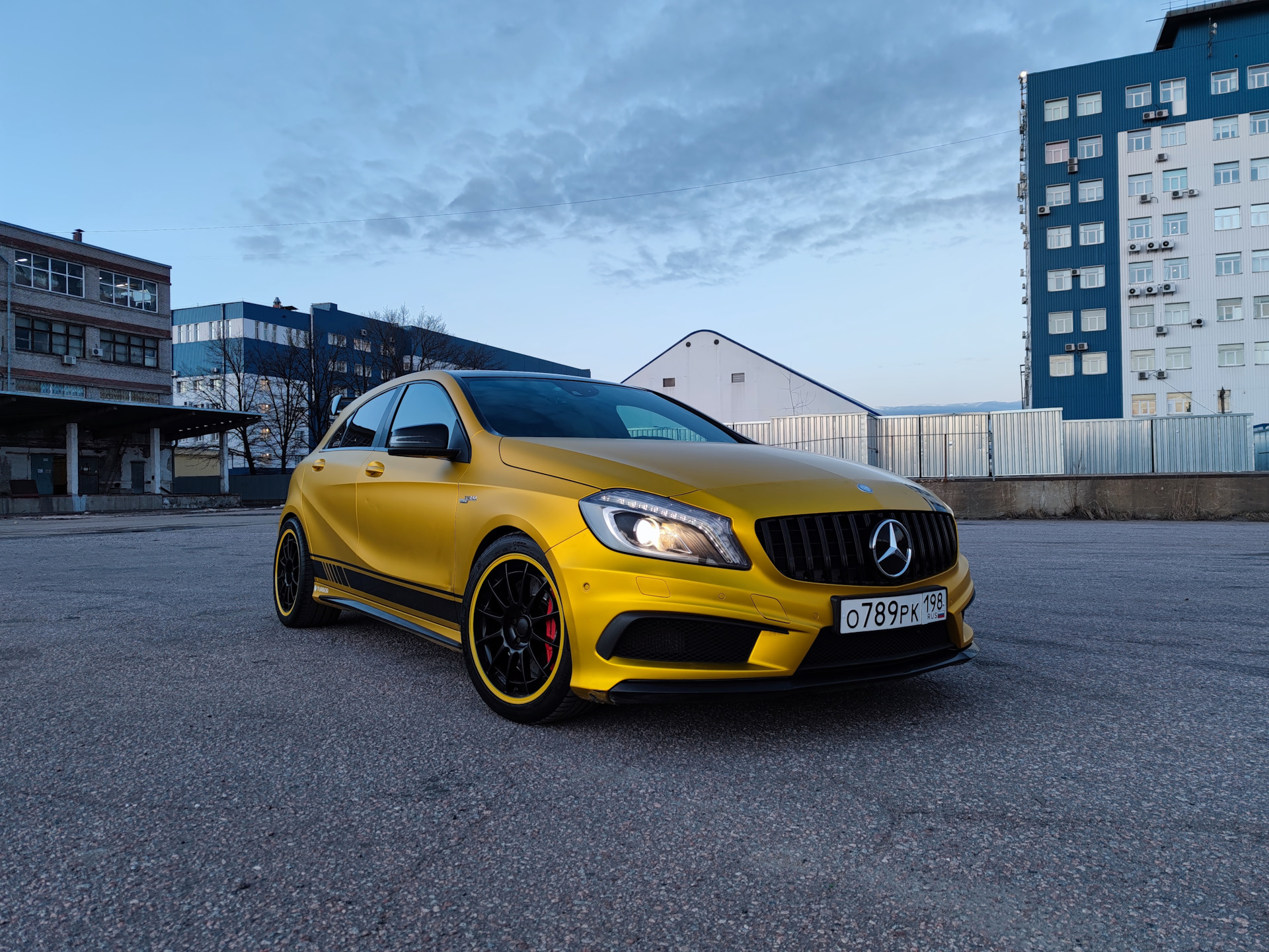 Новая решетка и покраска дисков — Mercedes-Benz A 45 AMG (W176), 2 л ...