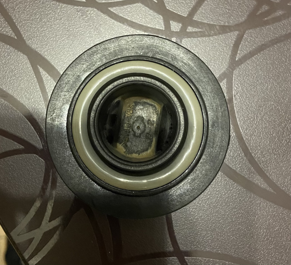 Крышка маслозаливная — Nissan Qashqai (1G), 1,6 л, 2008 года | своими ...