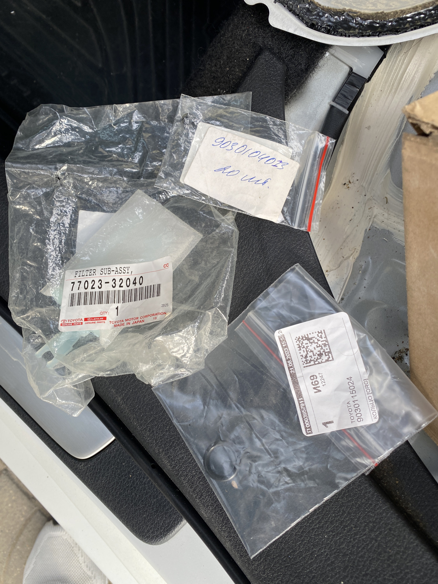 Замена топливного фильтра — Toyota Camry (XV70), 2,5 л, 2018 года ...