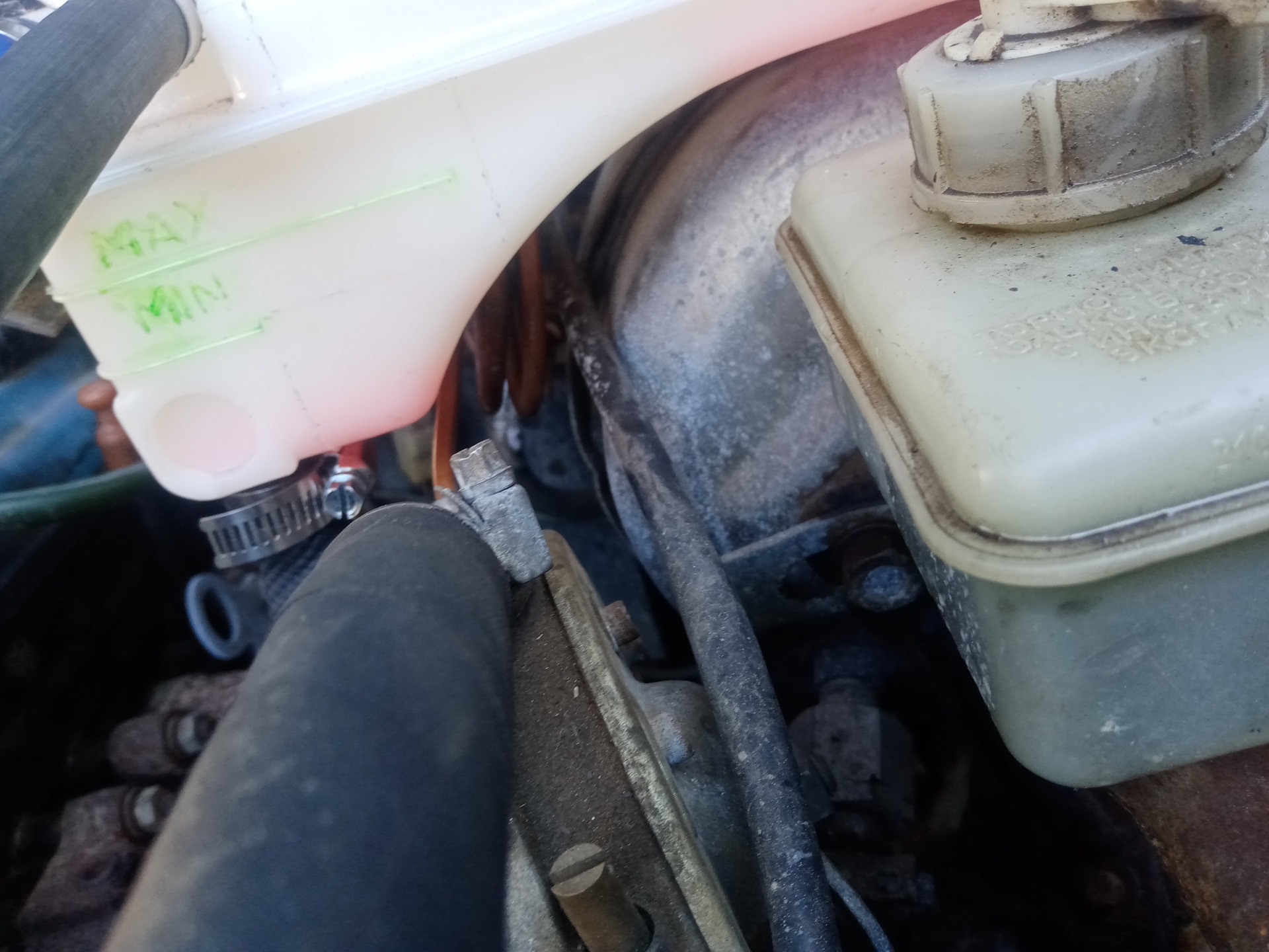 Установка расширительного бачка от 31105 — ГАЗ 3102, 2,3 л, 1997 года ...