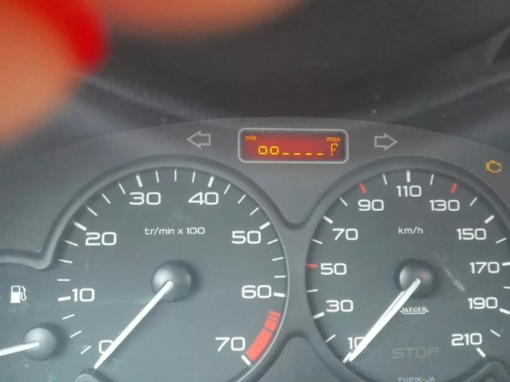 Установка датчика уровня масла — Peugeot Partner, 1,4 л, 2010 года ...