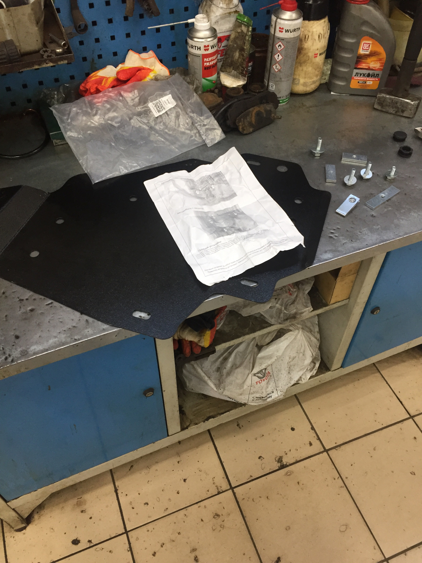 Защита топливных трубок — Opel Astra J GTC, 1,4 л, 2014 года | визит на ...