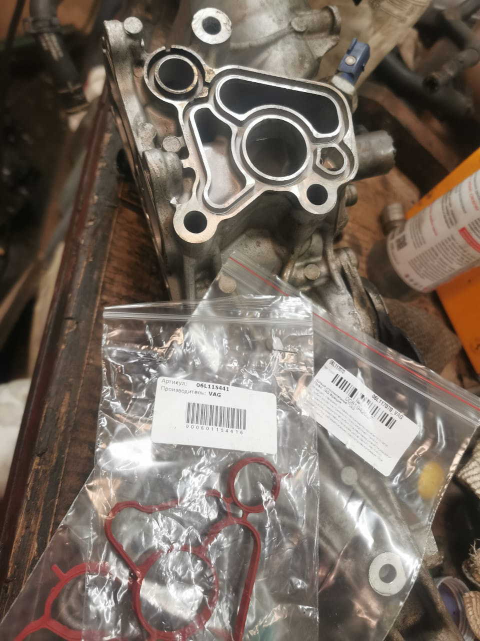 06L115441 Прокладка кронштейна масляного фильтра / AUDI, SEAT, SKODA ...