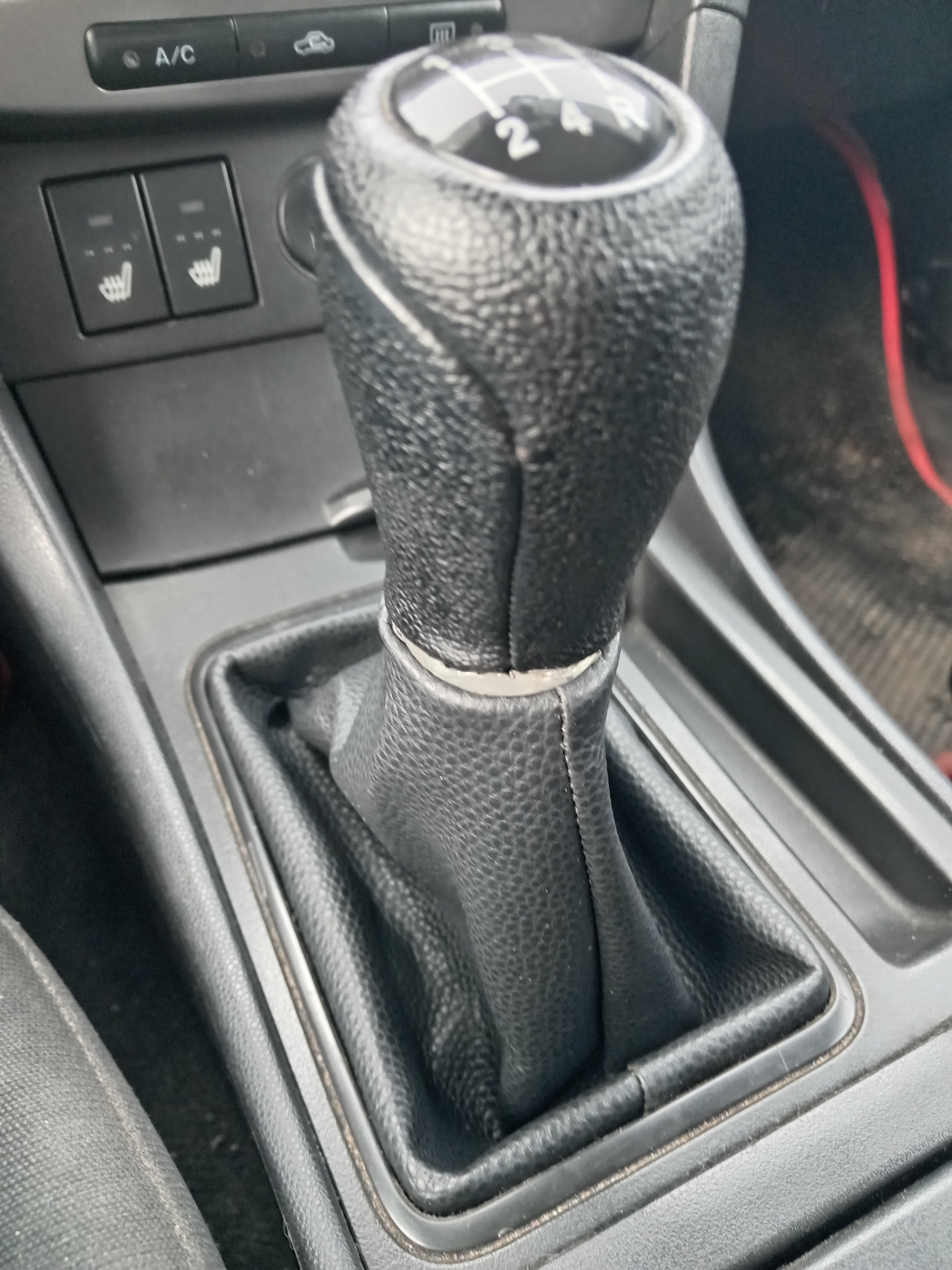 Чехол рычага КПП — Mazda 3 (1G) BK, 1,6 л, 2007 года | стайлинг | DRIVE2