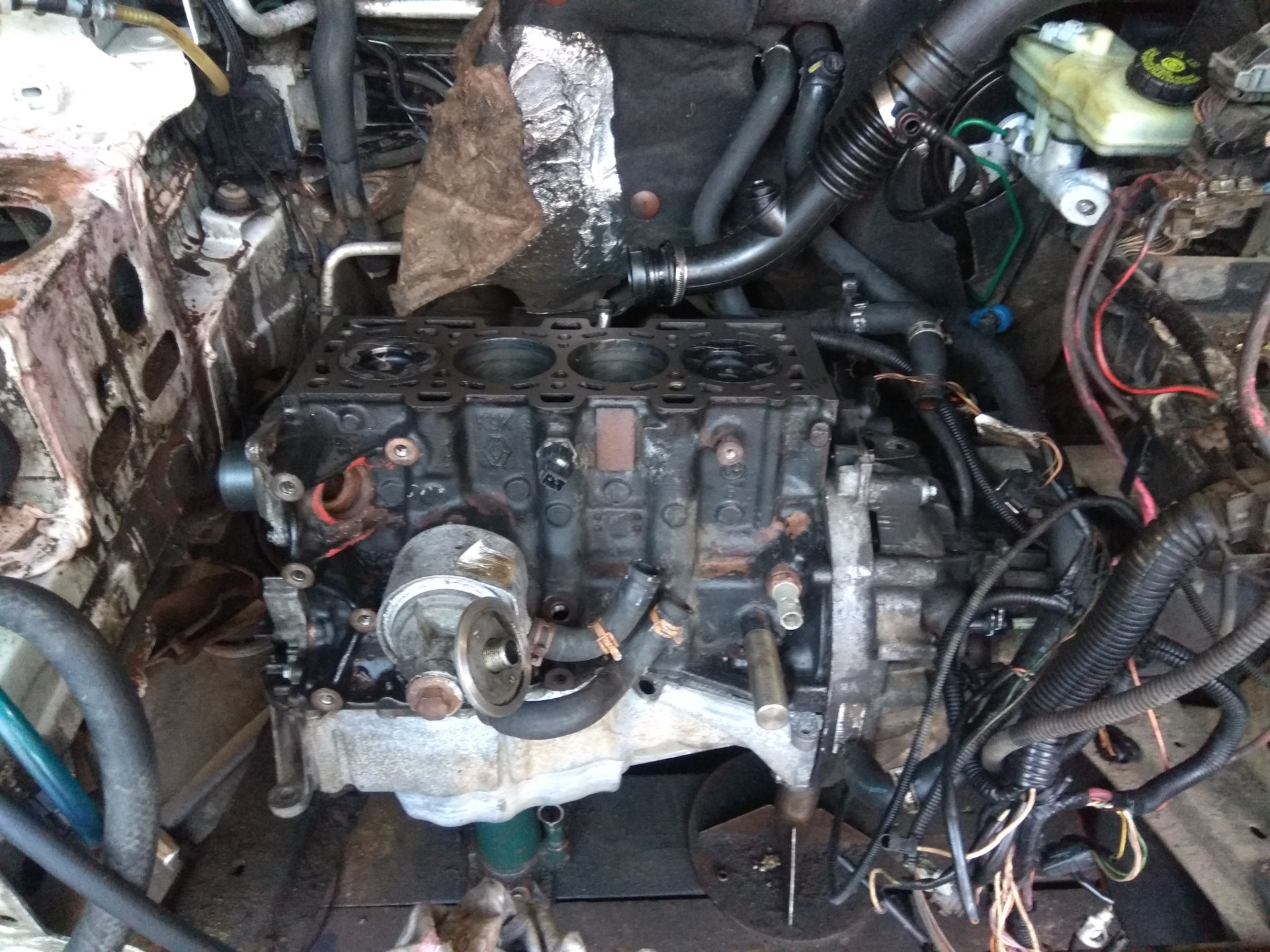 Замена прокладки ГБЦ — Renault Megane II, 1,5 л, 2005 года | своими ...