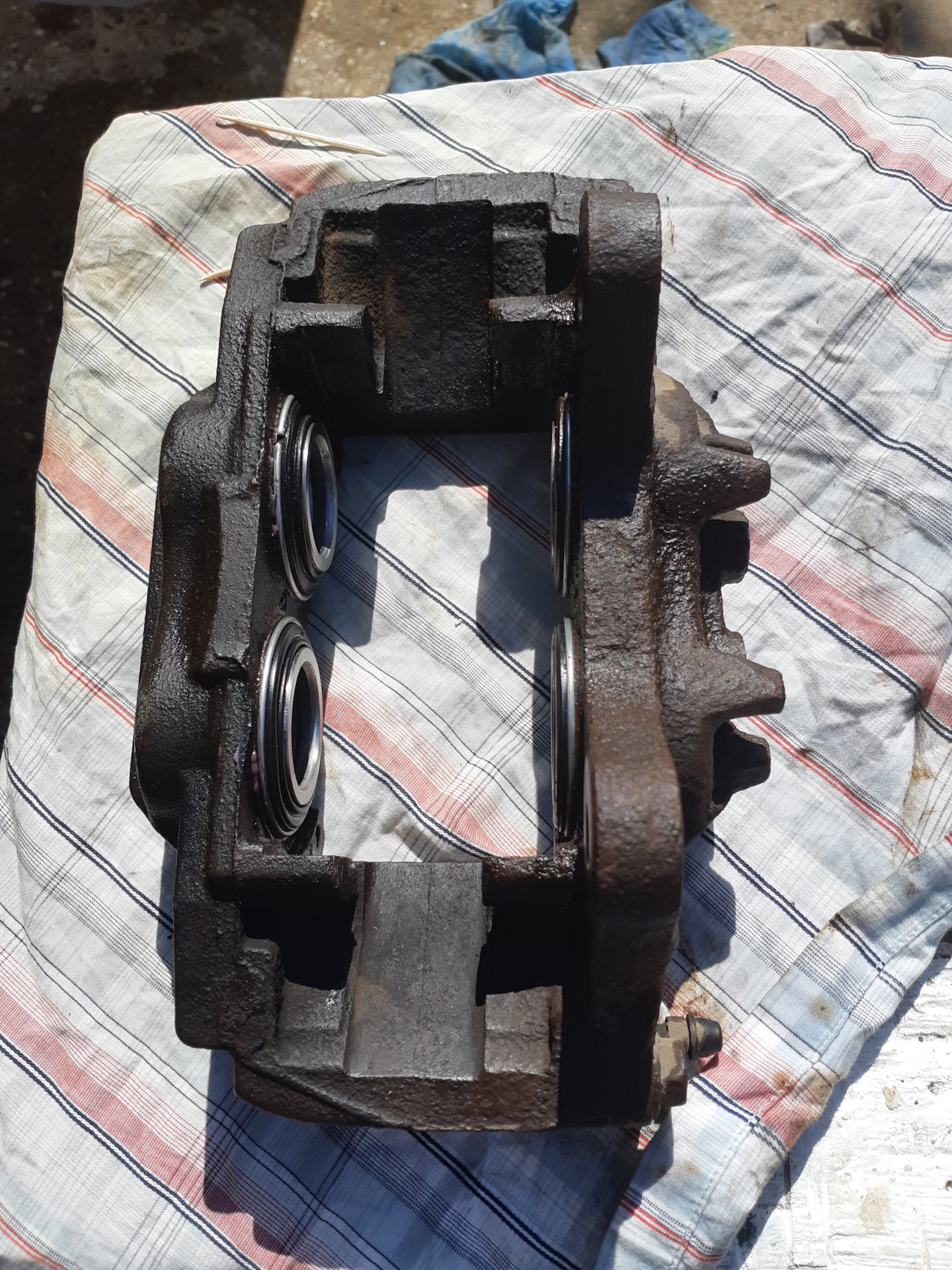 Ревизия и переборка тормозов. — Mitsubishi Pajero (4G), 3,2 л, 2008 ...