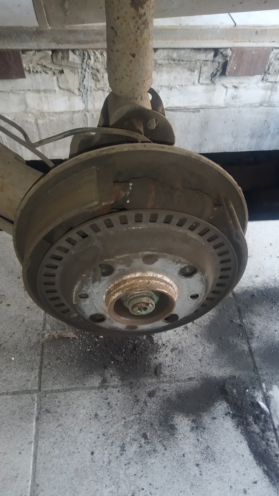 Задние тормоза — Lada Приора седан, 1,6 л, 2014 года | расходники | DRIVE2