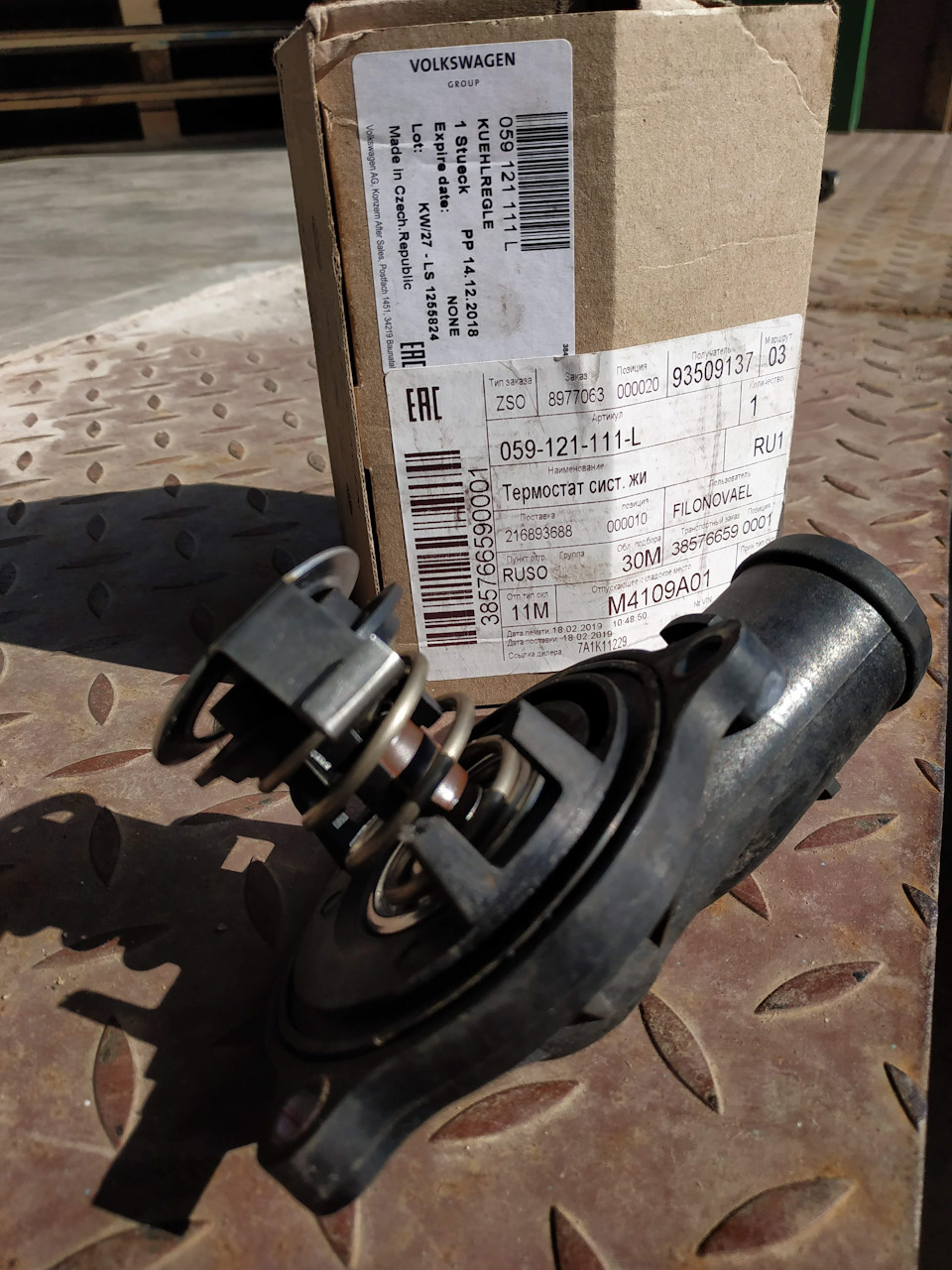 059121111L Термостат системы жидкостного охлаждения VAG | Запчасти на ...