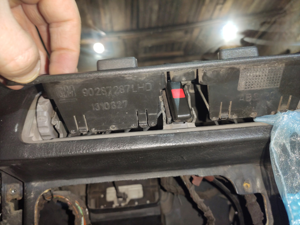 Ревизия кнопки аварийной остановки — Opel Vectra A, 2 л, 1989 года ...