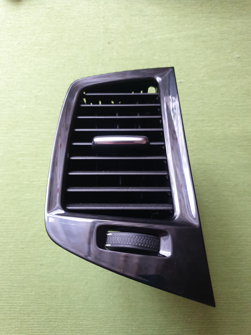 Ремонт дефлектора торпеды центрального левого — Volvo XC90 (2G), 2 л ...