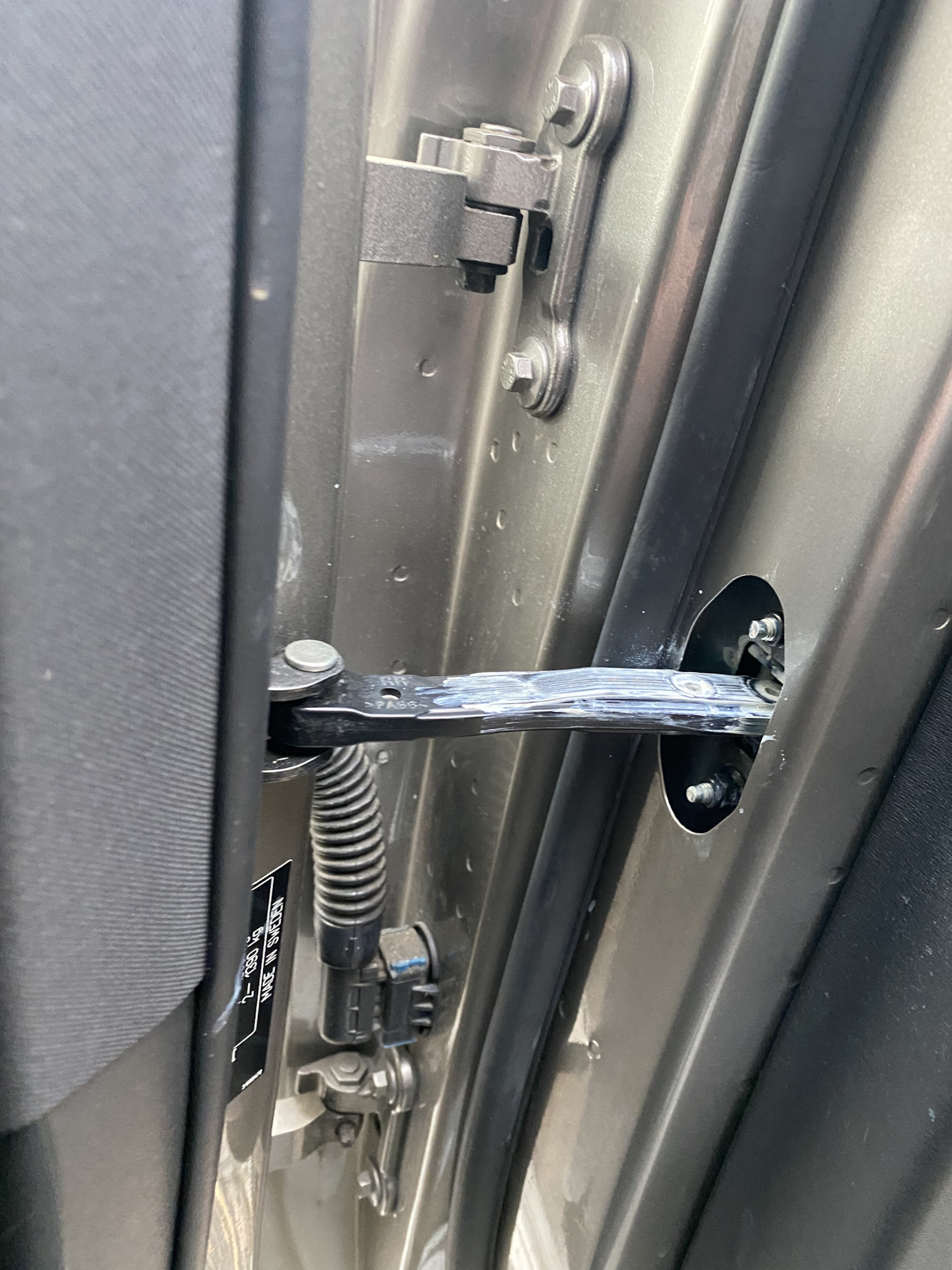 Ревизия ограничителей дверей — Volvo XC90 (2G), 2 л, 2020 года | своими ...