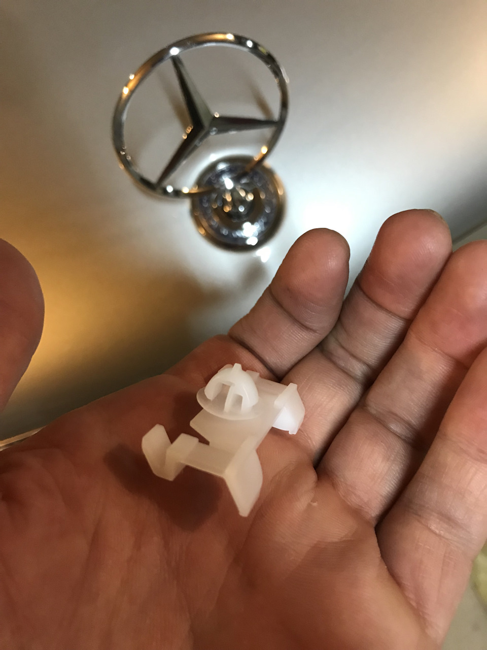 Клипсы крепления порогов — Mercedes-Benz E-class (W210), 2,7 л, 1999 ...