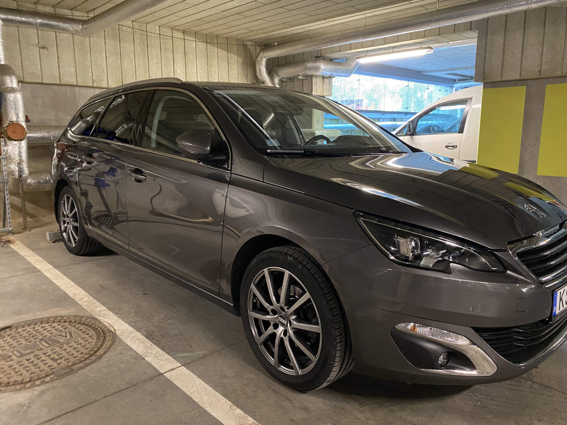 Чистая машина радует глаз 😎 — Peugeot 308 SW (2G), 1,2 л, 2017 года ...