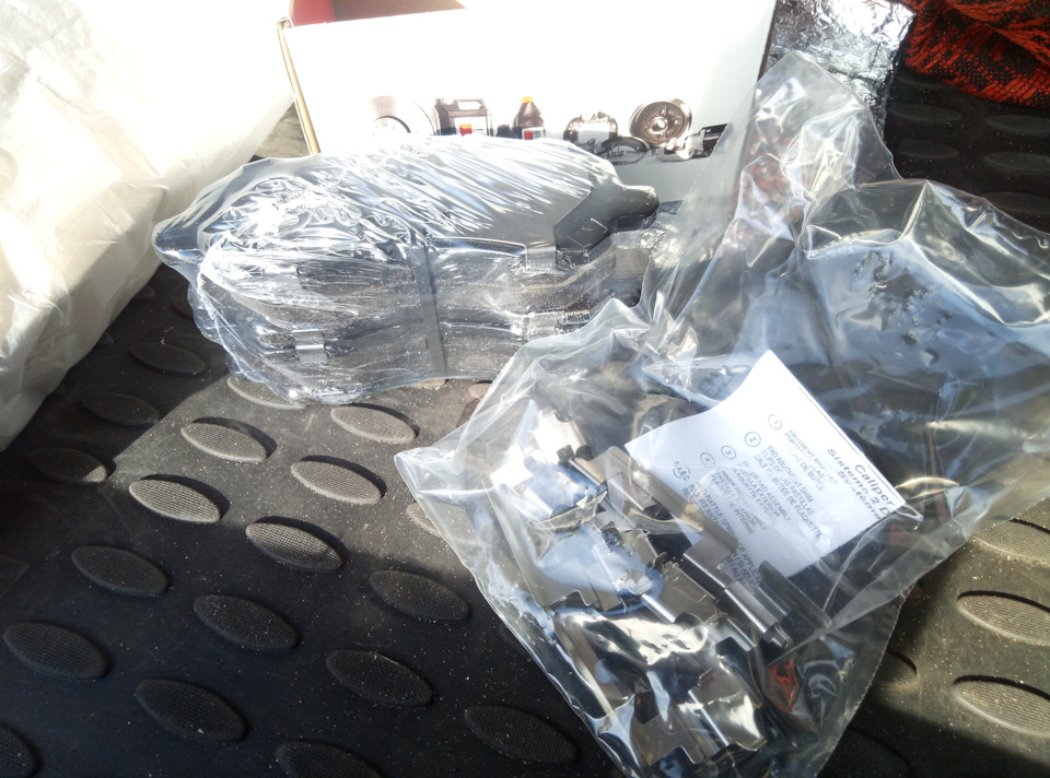 Переднии оригинальные тормозные диски MITSUBISHI (4615A190) за 2370р ...