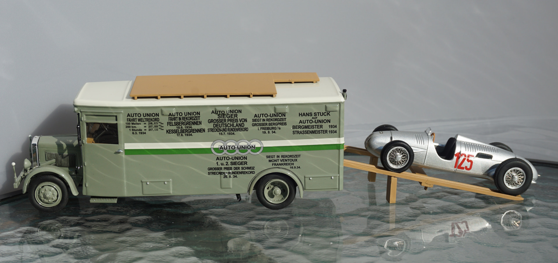 NAG-Büssing Renntransporter "Auto Union" 1934 Typ 300 (NEO Scale Models) 1:43 + Auto Union Typ C ...