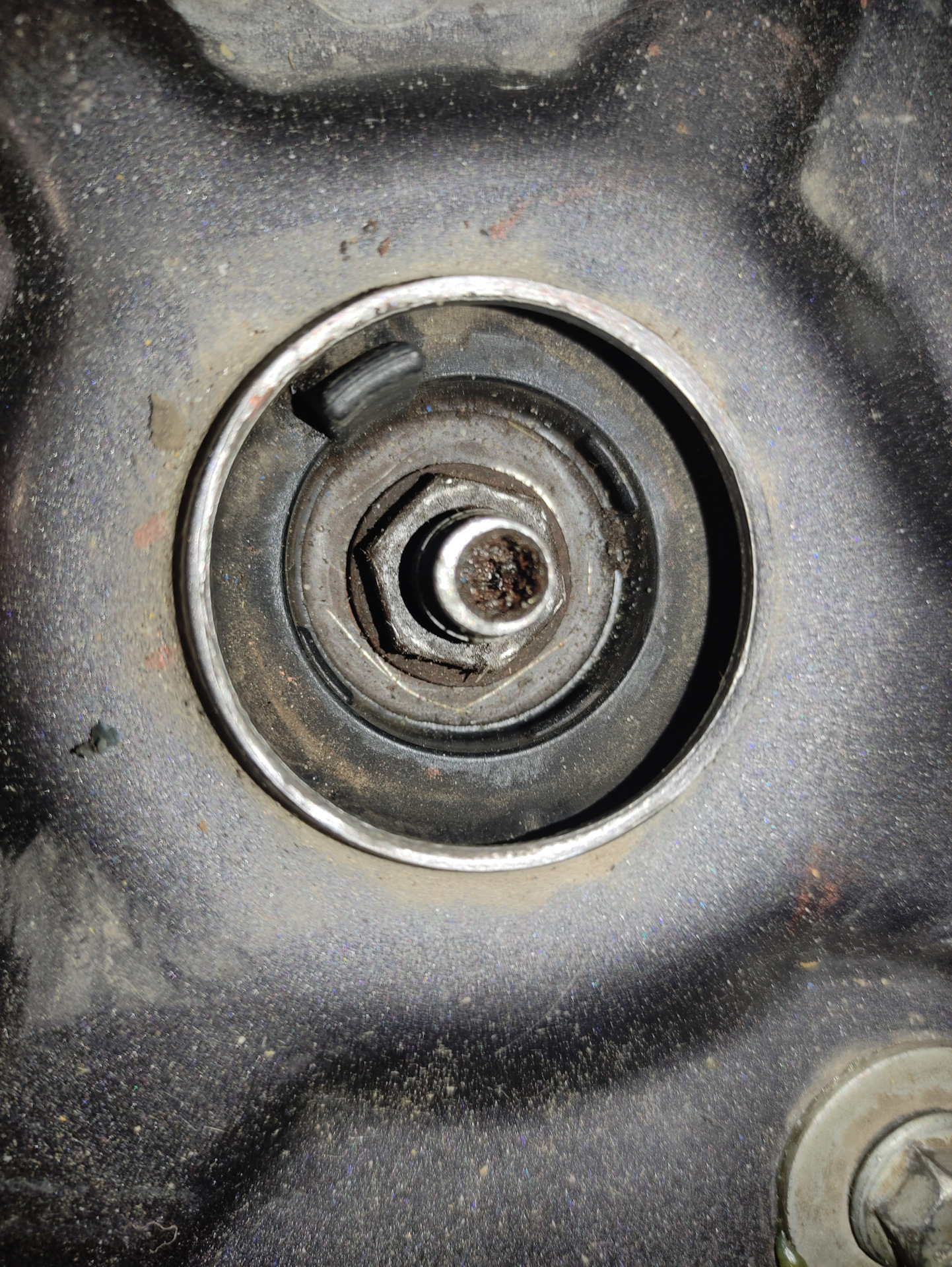 Профилактика опорного подшипника — Renault Laguna III, 1,5 л, 2012 года ...