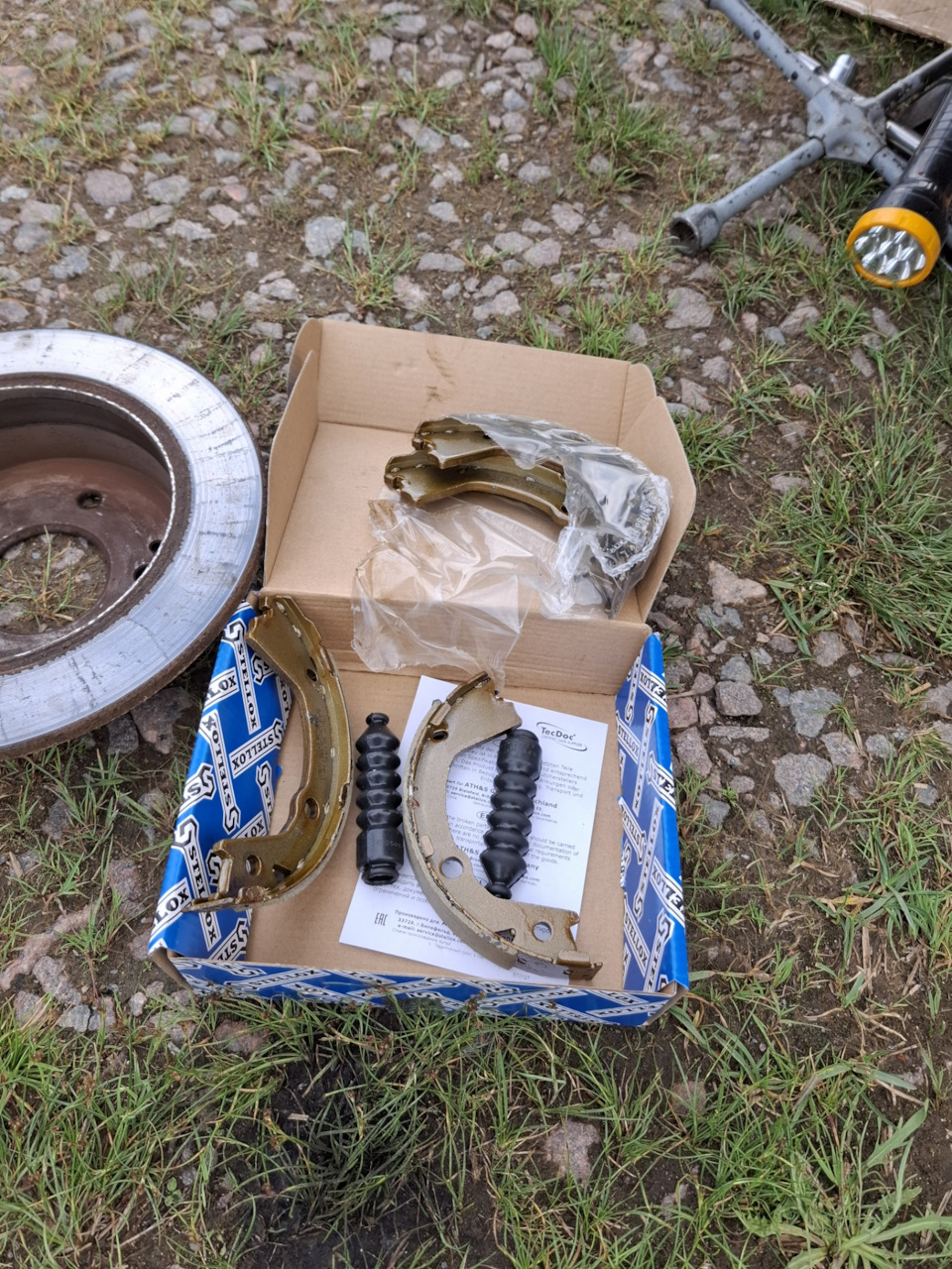 Колодки стояночного тормоза — SsangYong Actyon (2G), 2 л, 2013 года ...