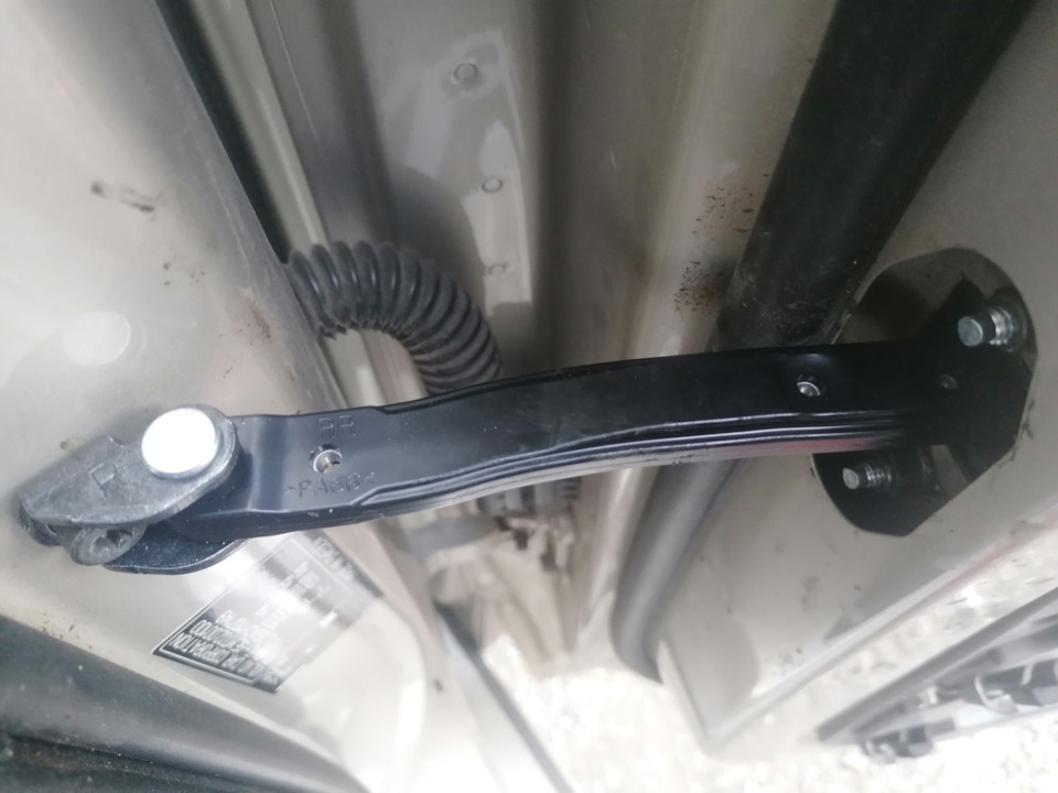 Ограничитель задний правый — Volvo XC90 (2G), 2 л, 2016 года | визит на ...