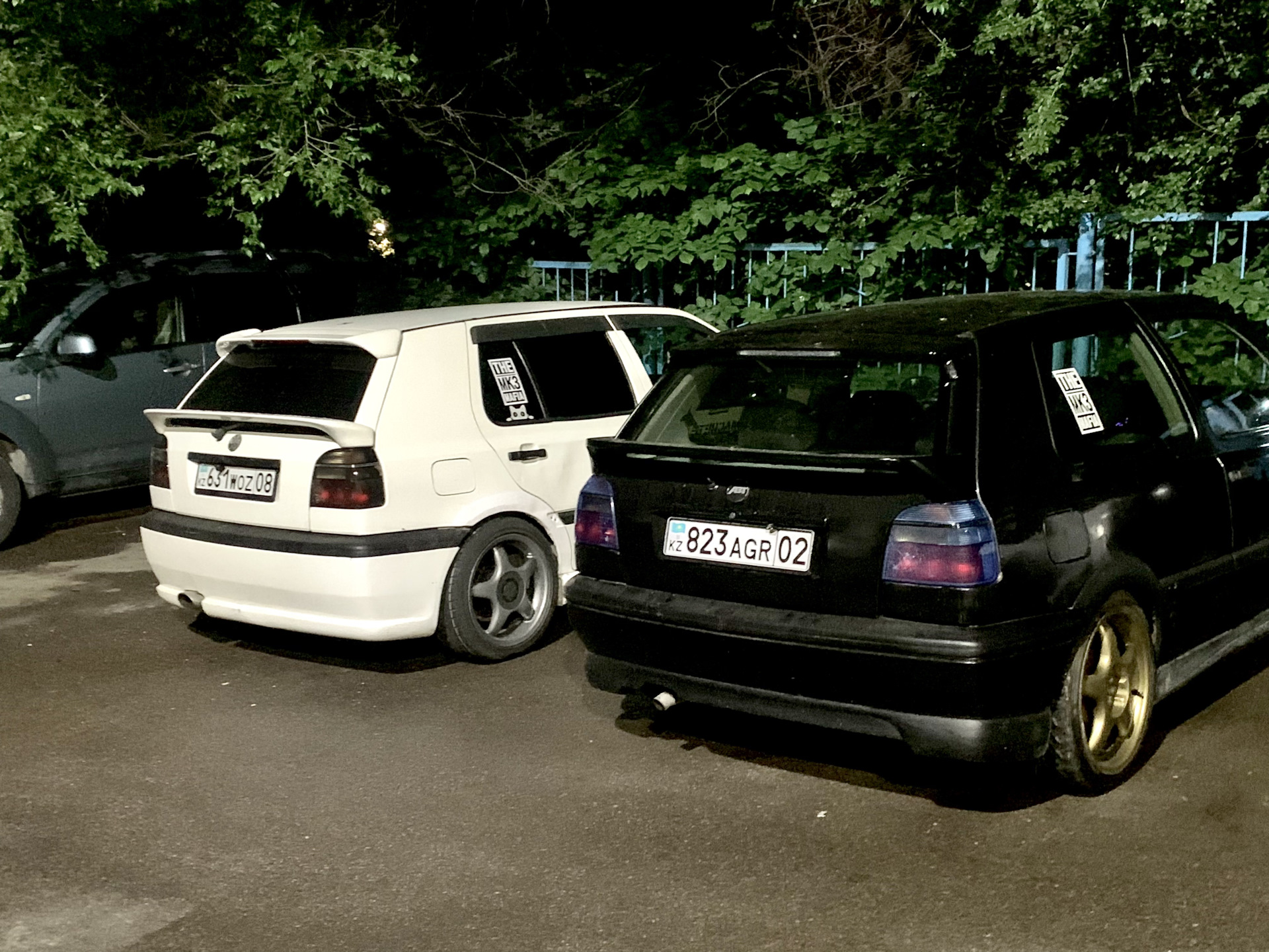 Спойлер hella blue и фонари hella magic color blue — Volkswagen Golf ...