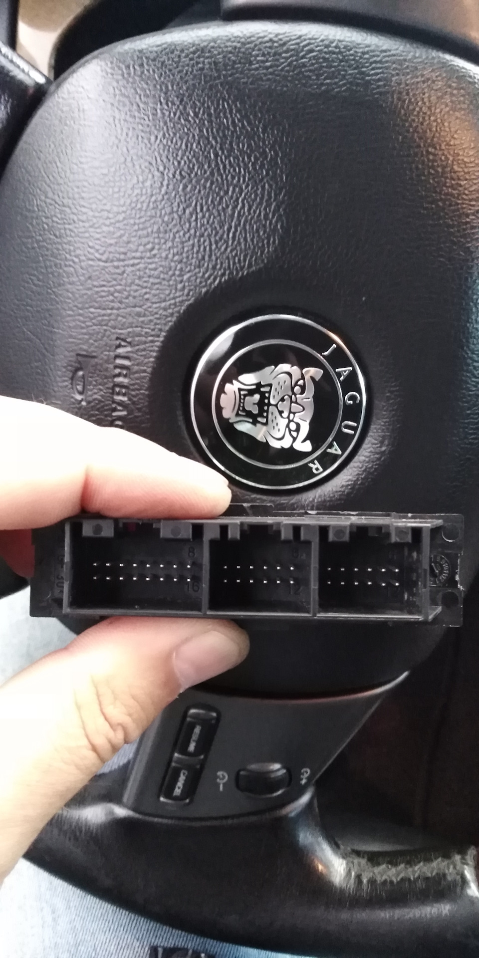 Наконец-то нашёл зуммер парктроников — Jaguar X-Type, 2,1 л, 2007 года ...