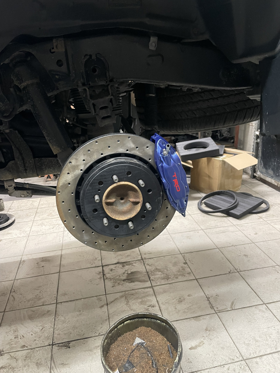 Замена тормозной системы — Toyota Land Cruiser Prado 150-series, 2,8 л ...