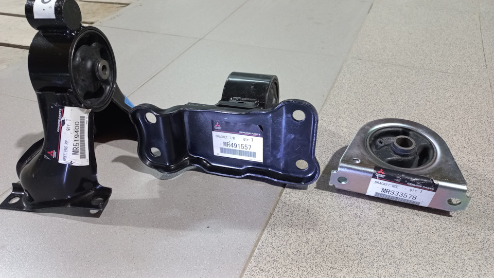 Подушки двигателя — Mitsubishi Lancer IX, 1,6 л, 2005 года | поломка ...