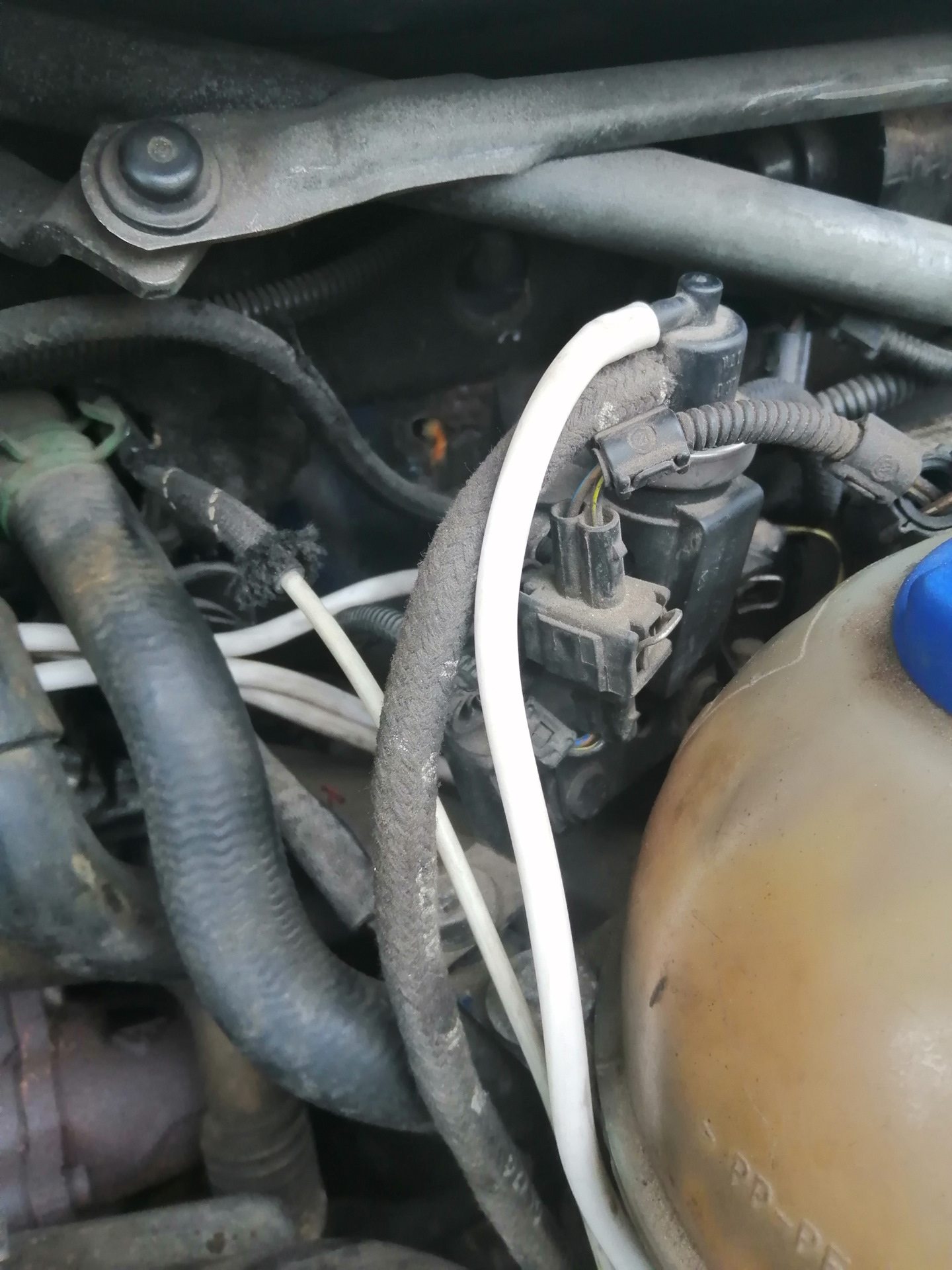 Воздушные трубки — Volkswagen Transporter T4, 2,5 л, 1998 года ...