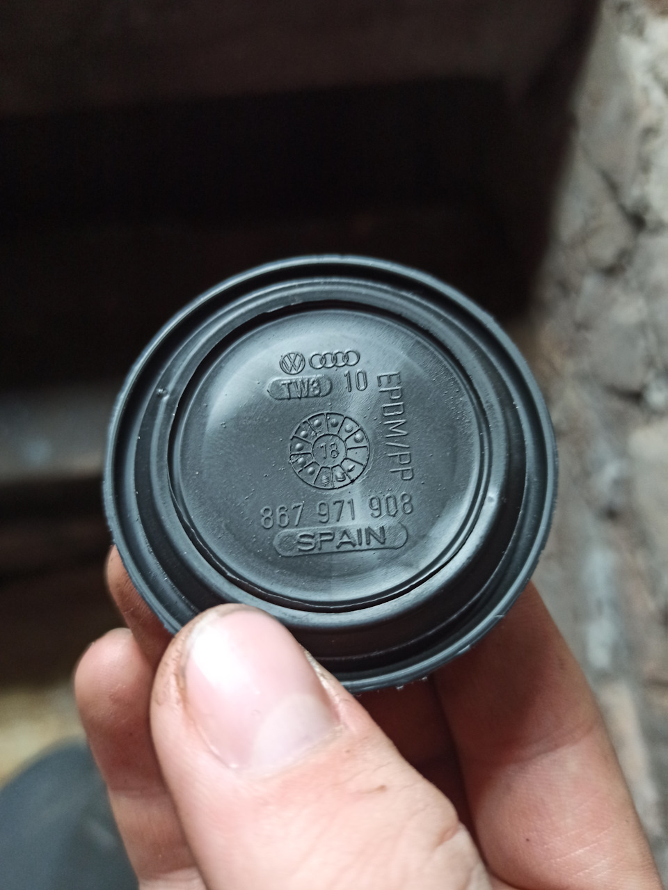 Заглушки в днище — Audi A6 (C4), 1,8 л, 1996 года | своими руками | DRIVE2