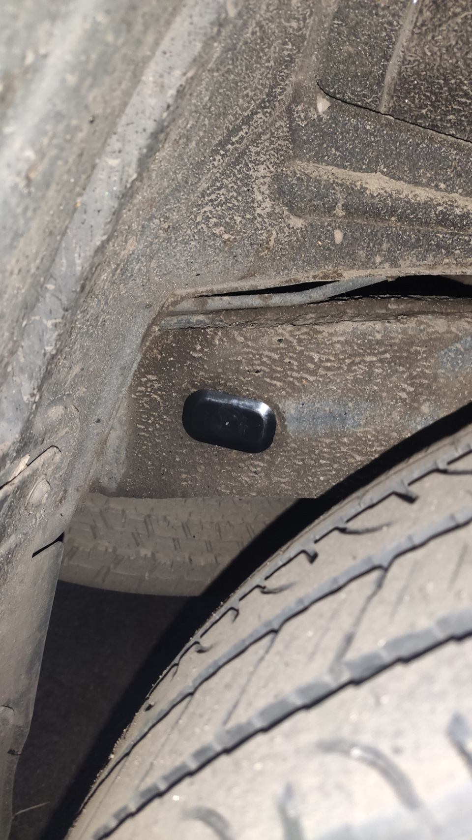 родные заглушки в раму — Lexus LX (URJ200/URJ201), 5,7 л, 2009 года ...