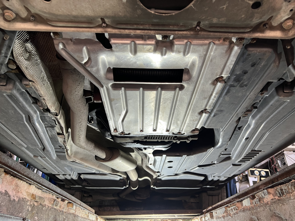 Замена масла АКПП + замена траверсы — BMW X5 (E70), 3 л, 2008 года ...