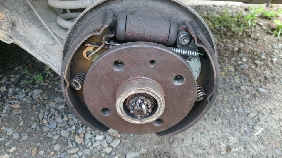 NEXIA- обслуживание задних тормозов — Daewoo Nexia (2G), 1,5 л, 2006 ...